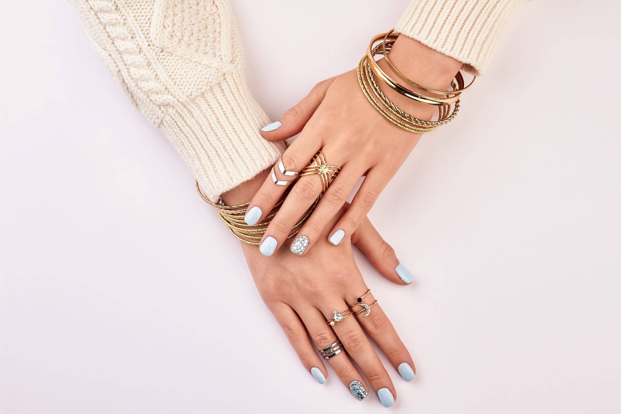 Accessoire-Trend 2021: So stylt ihr das Armband-Layering diesen Sommer