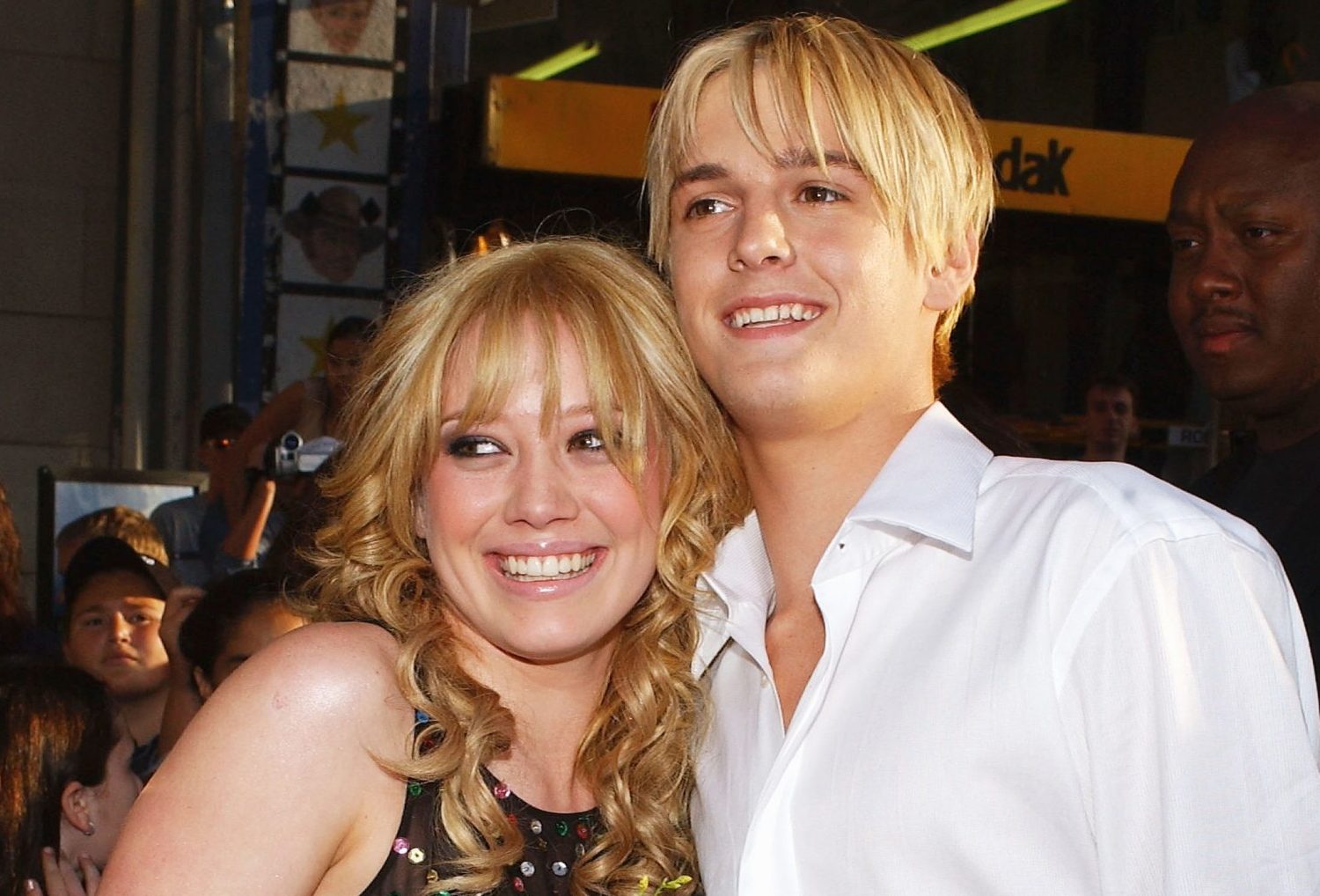 Aaron Carter erzählt in posthumen Memoiren von Hillary Duffs ...