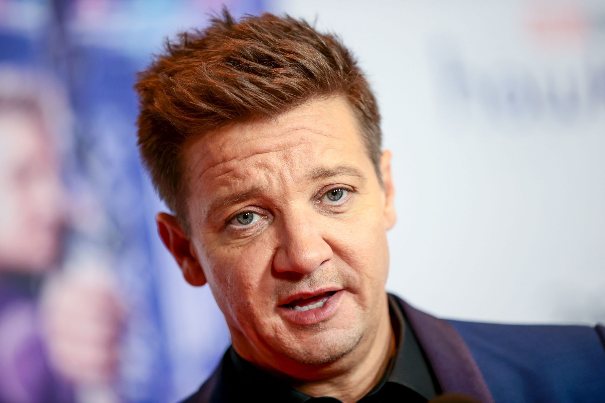 Marvel-Star Jeremy Renner meldet sich mit Foto erstmals nach seinem ...