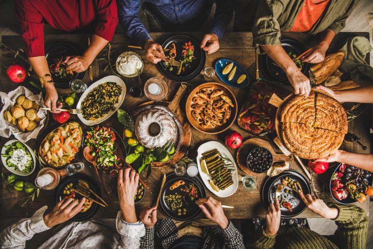 Darum erobert der neue Foodtrend "Chaos Cooking" gerade ganz Tiktok