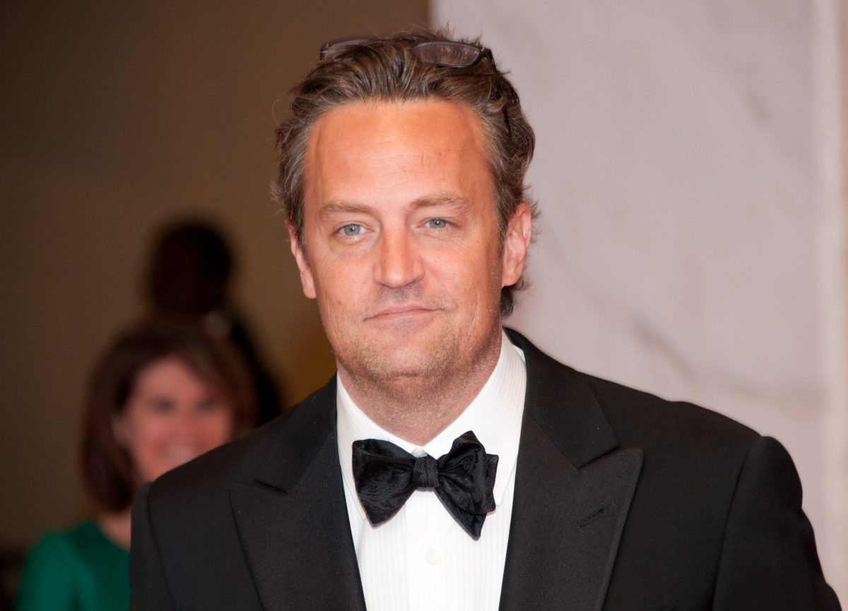 Nach Tod von Matthew Perry: Unzählige Fans trauern vor „Friends ...